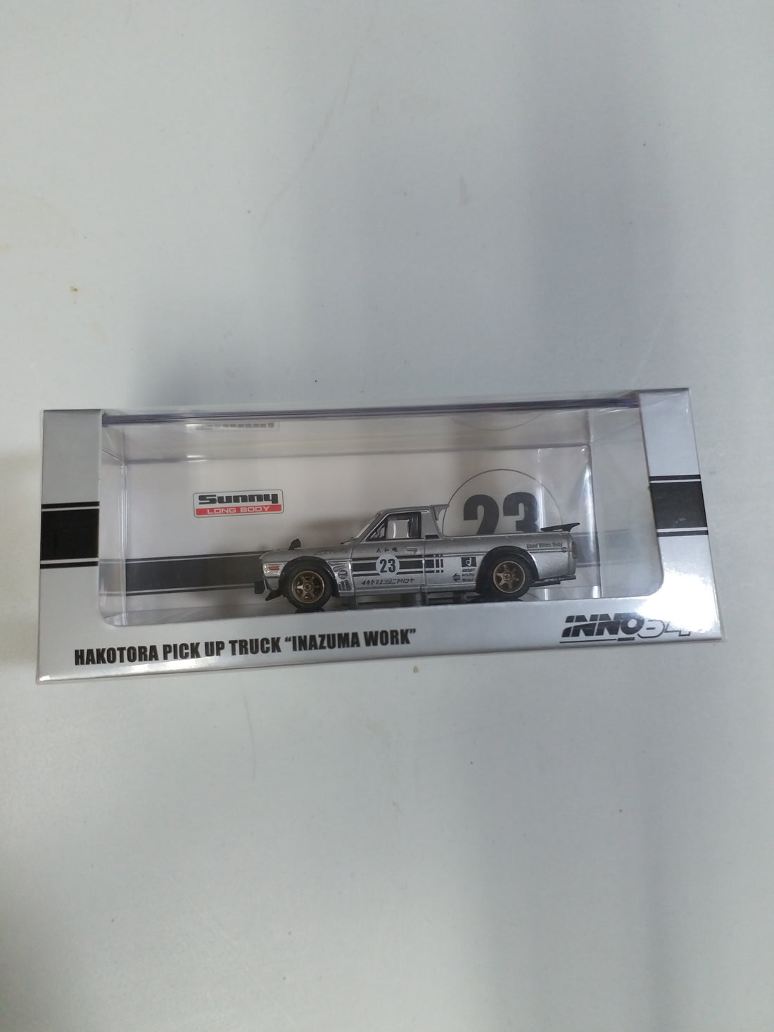 Inno64 Nissan Sunny HAKOTORA Pickup Truck "Inazuma Work" – Mobile Garage HK